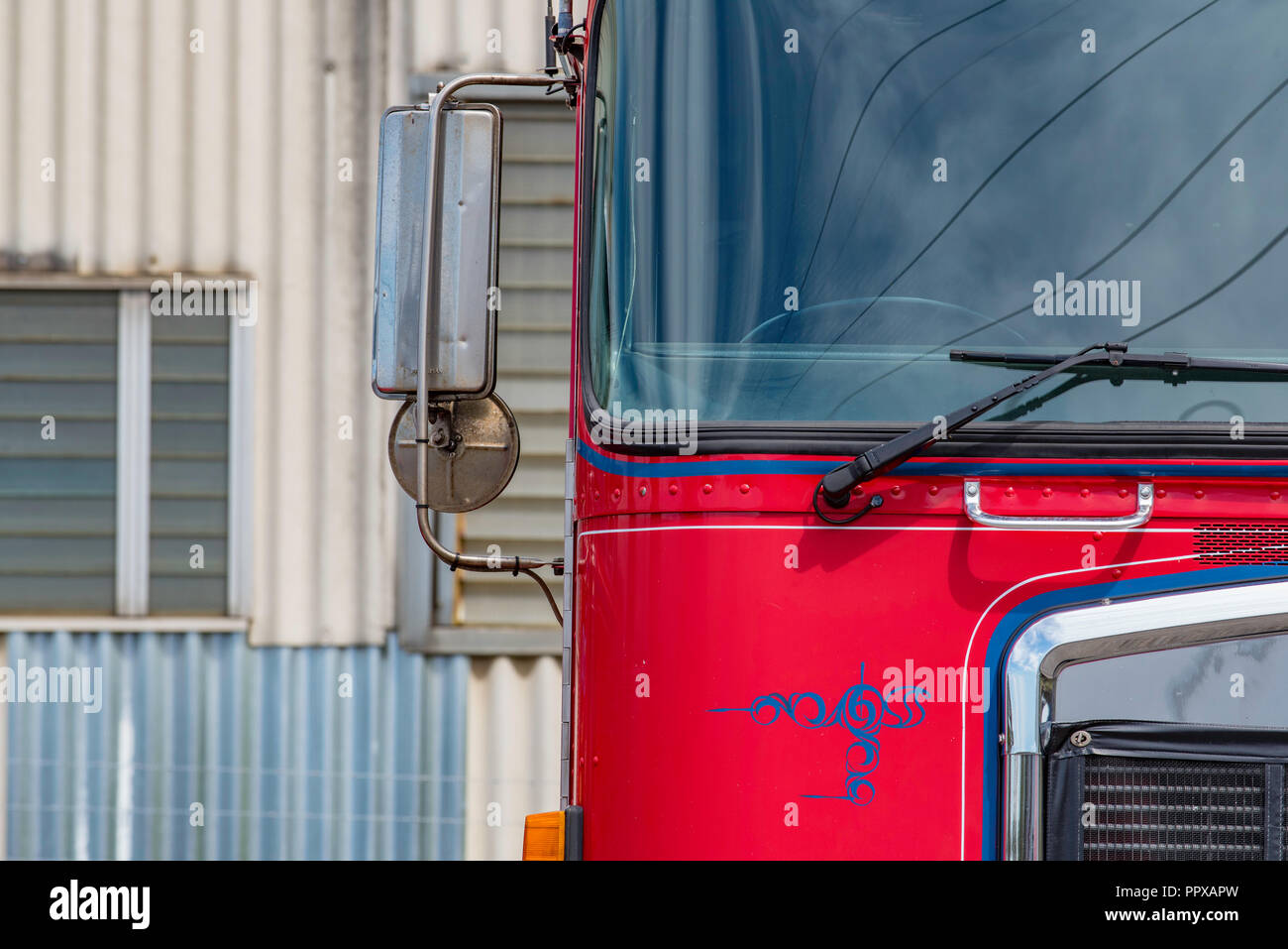 Semi truck engine hi-res stock photography and images - Alamy