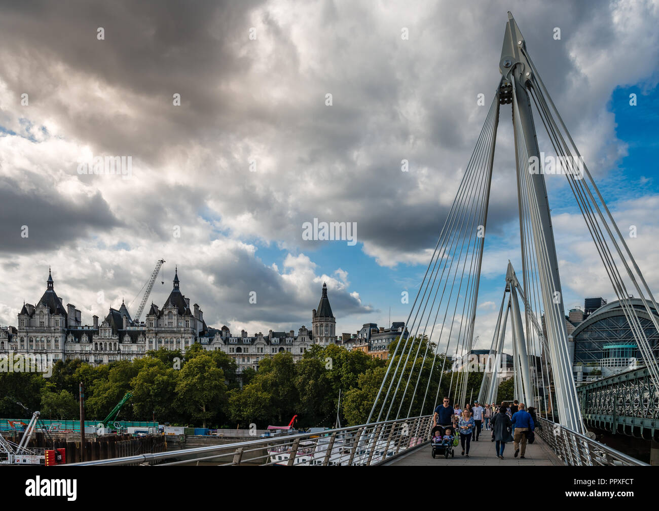 Jubilee bridge london walking hi-res stock photography and images - Alamy