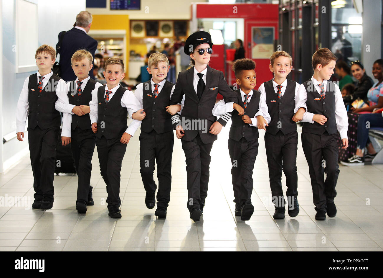 Children of easyJet staff recreate a famous scene from Hollywood ...