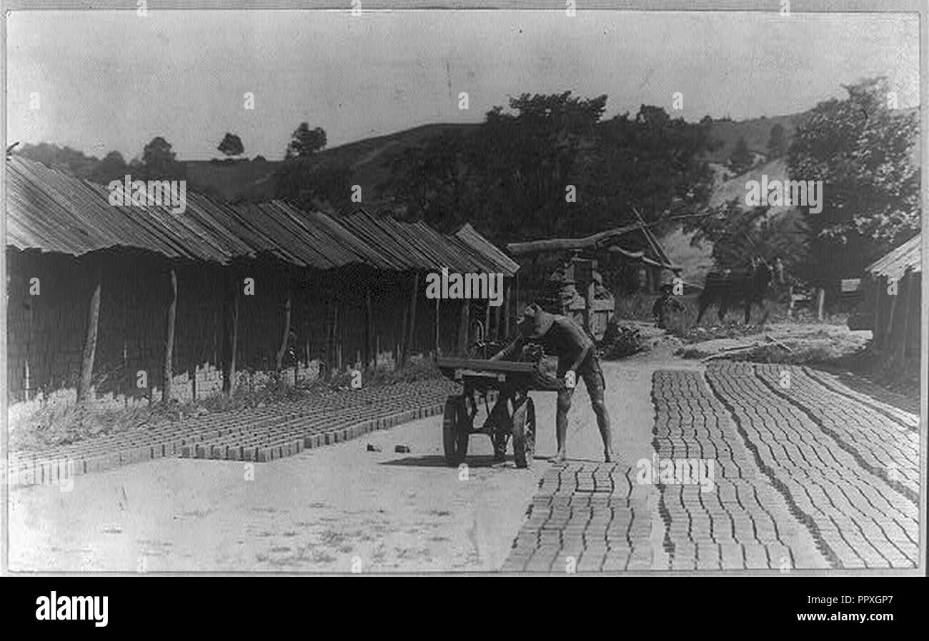 Brickmakers hi-res stock photography and images - Alamy