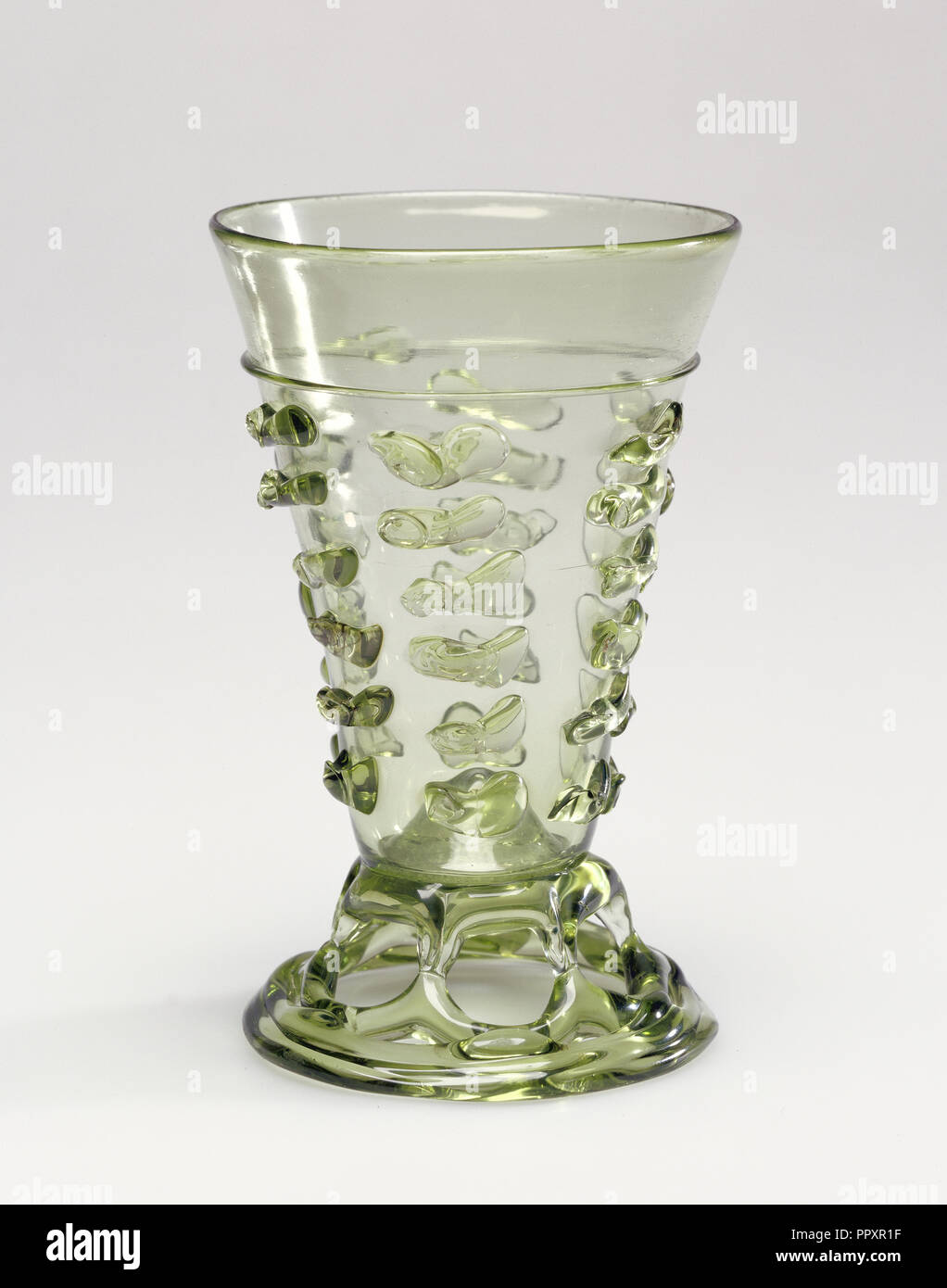 Footed glass beaker hi-res stock photography and images - Alamy