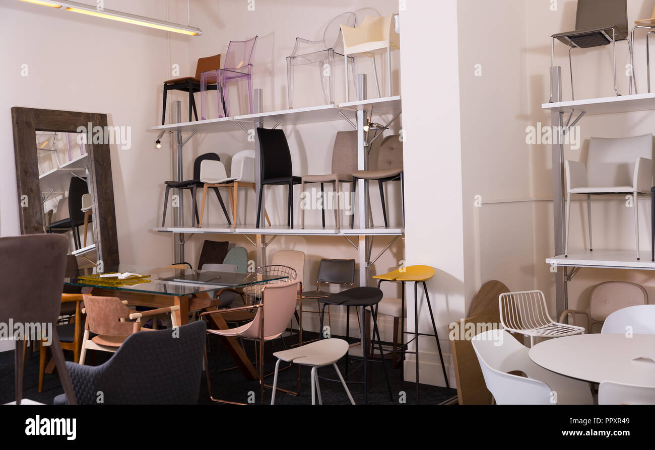 Crowded store room hi-res stock photography and images - Alamy