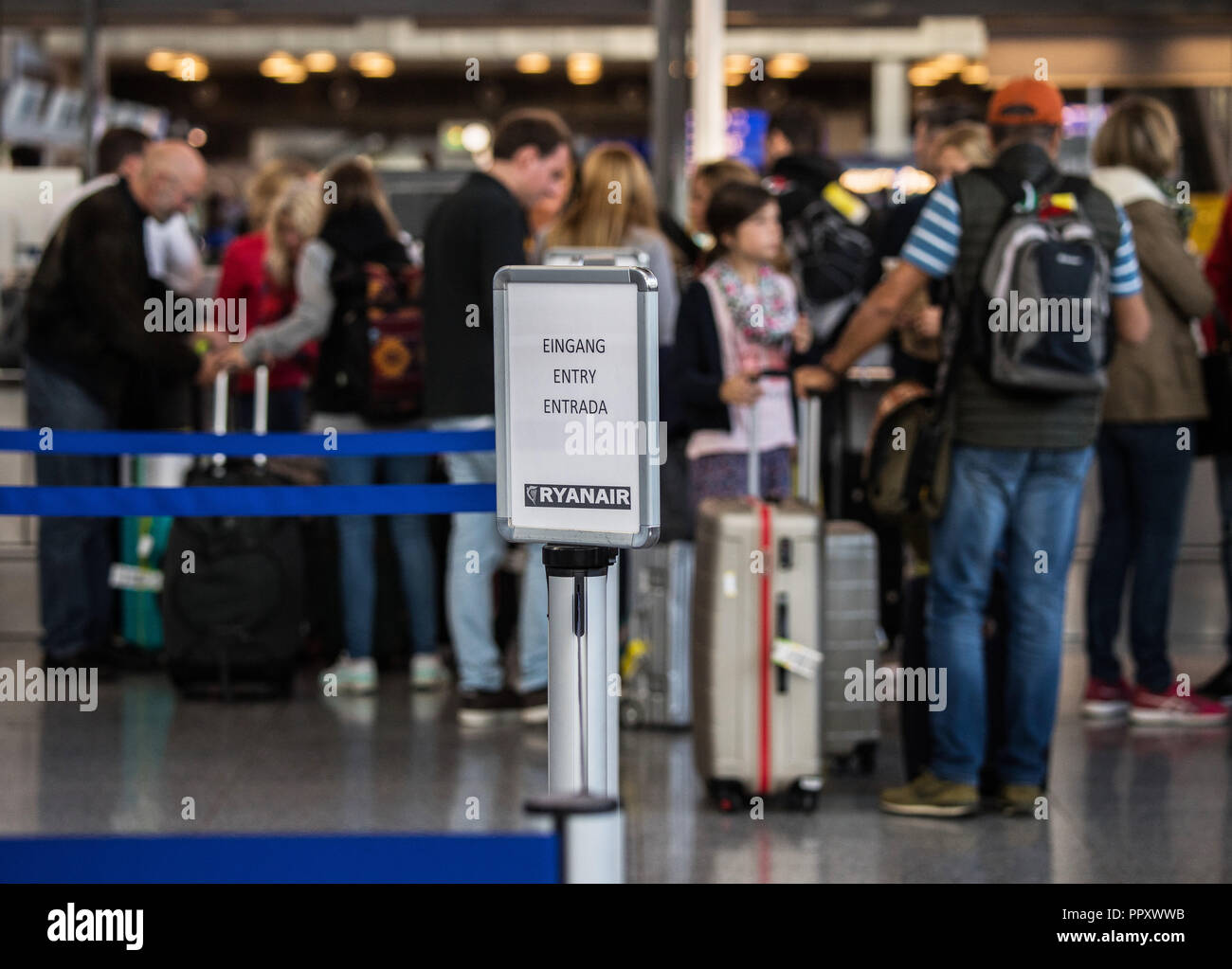 Ryanair flight attendants hi-res stock photography and images - Alamy