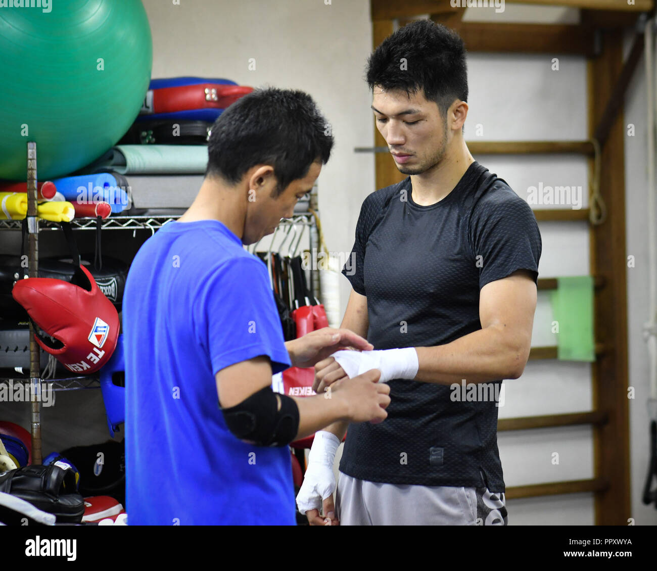 Tokyo, Japan. 27th Sep, 2018. (R-L) Ryota Murata, Sendai Tanaka Boxing ...