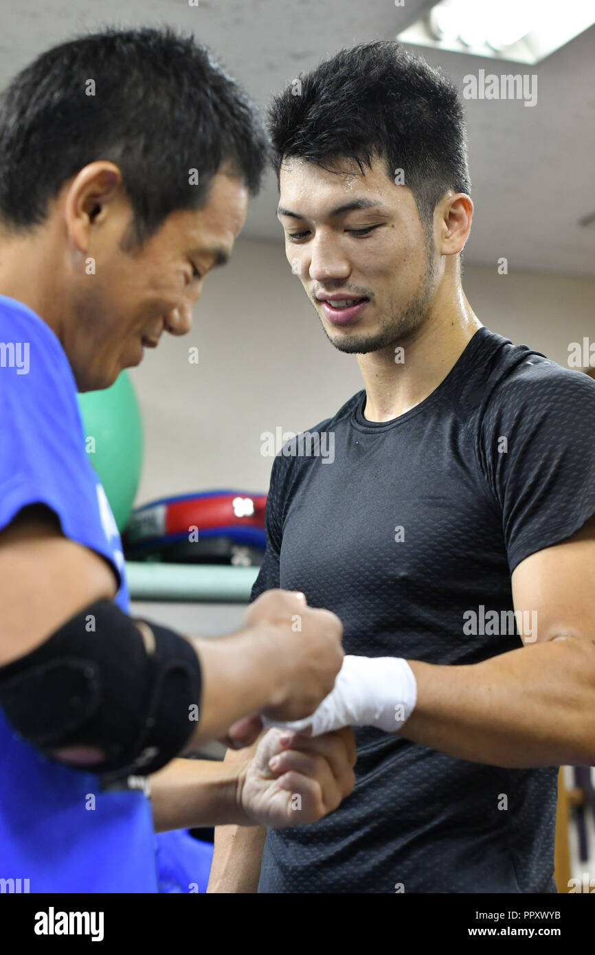 Tokyo, Japan. 27th Sep, 2018. (R-L) Ryota Murata, Sendai Tanaka Boxing ...