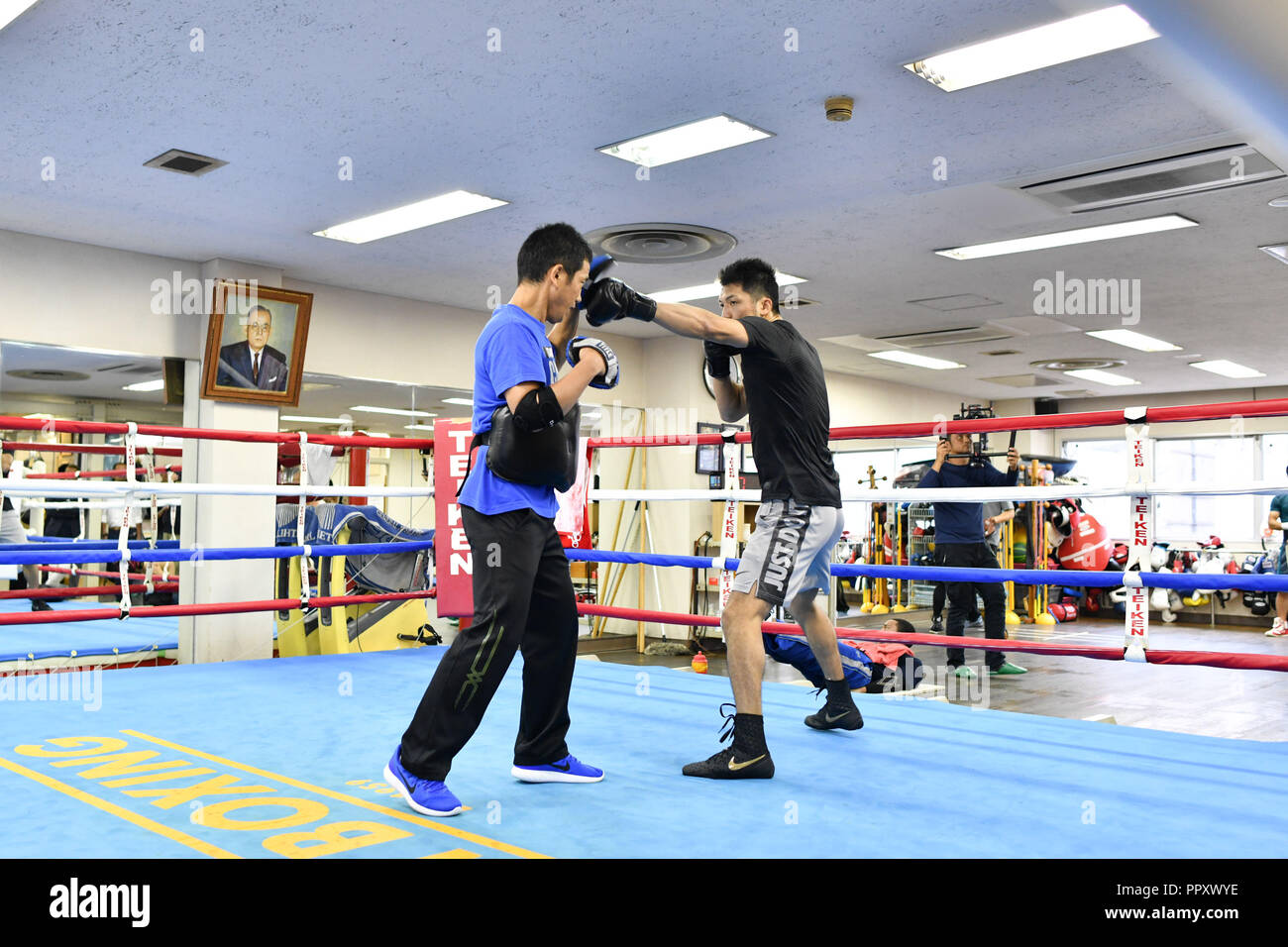 Tokyo, Japan. 27th Sep, 2018. (R-L) Ryota Murata, Sendai Tanaka Boxing ...