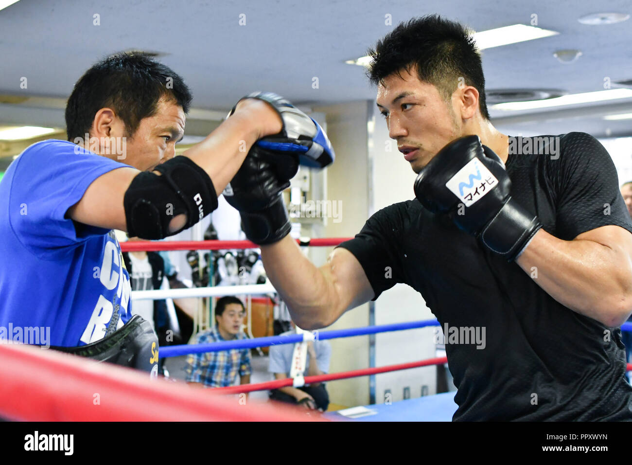 Tokyo, Japan. 27th Sep, 2018. (R-L) Ryota Murata, Sendai Tanaka Boxing ...