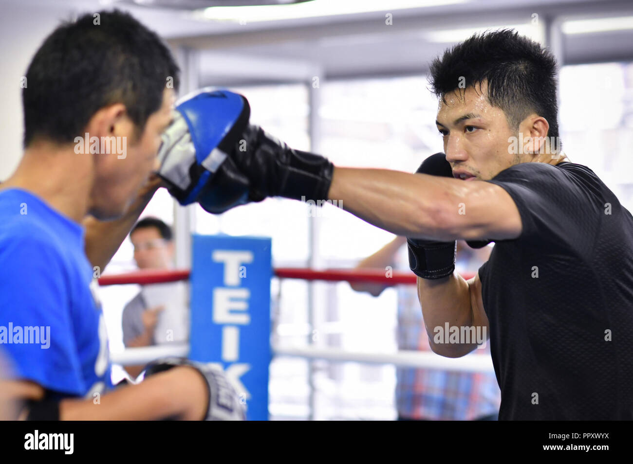 Tokyo, Japan. 27th Sep, 2018. (R-L) Ryota Murata, Sendai Tanaka Boxing ...