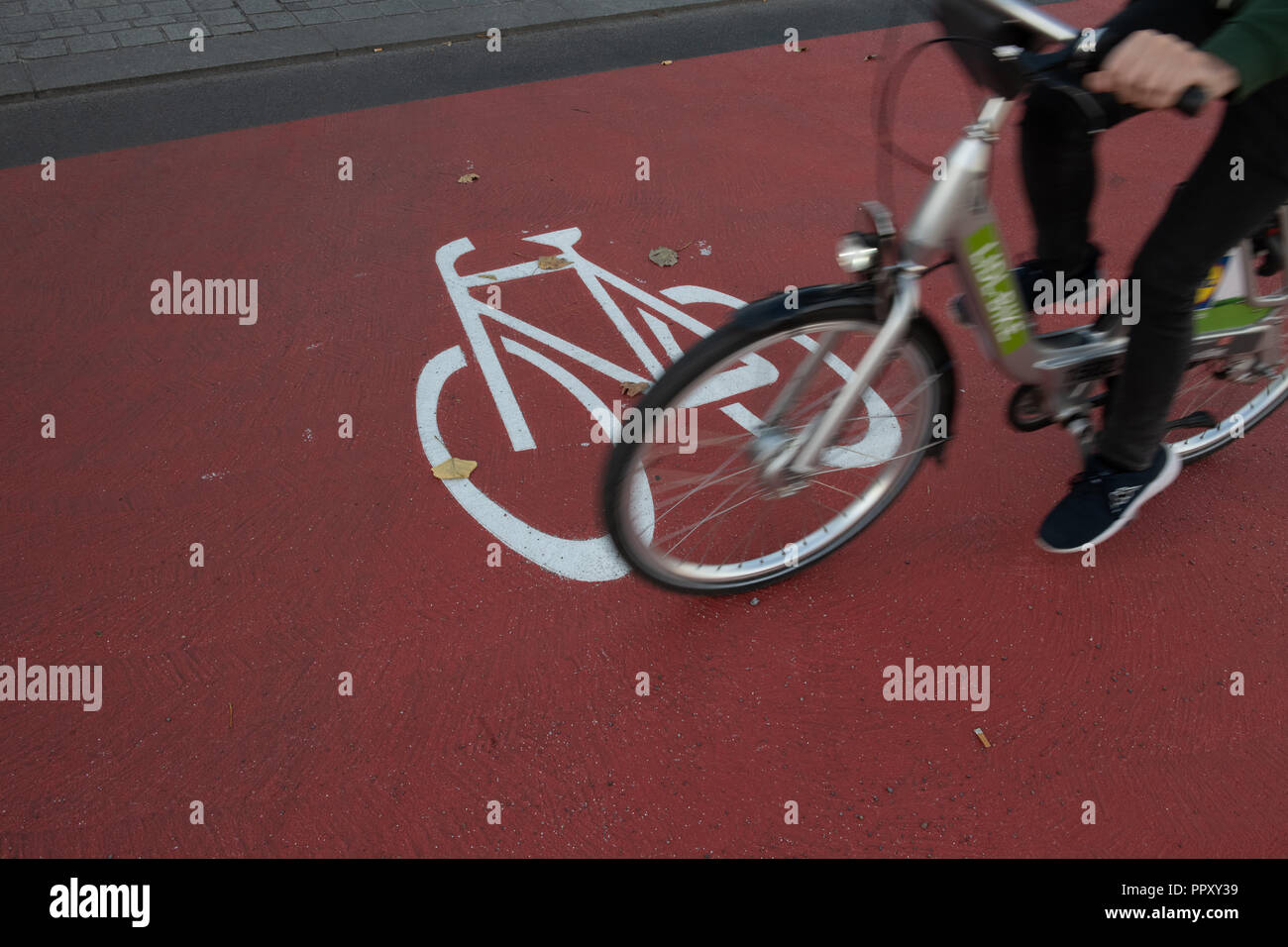 28 September 2018, Berlin: A cyclist rides on Holzmarktstraße on the ...