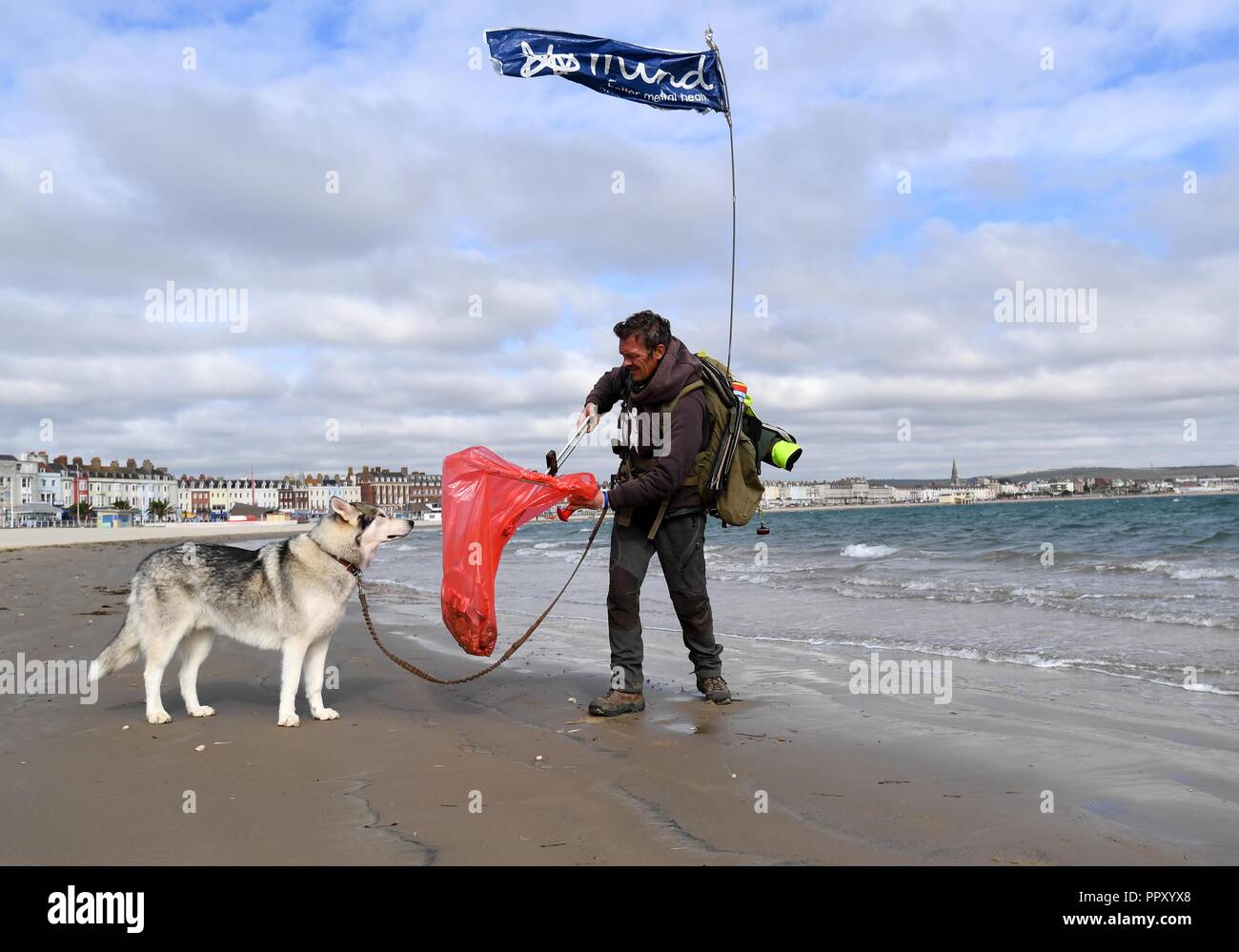 Walking past litter hi-res stock photography and images - Alamy