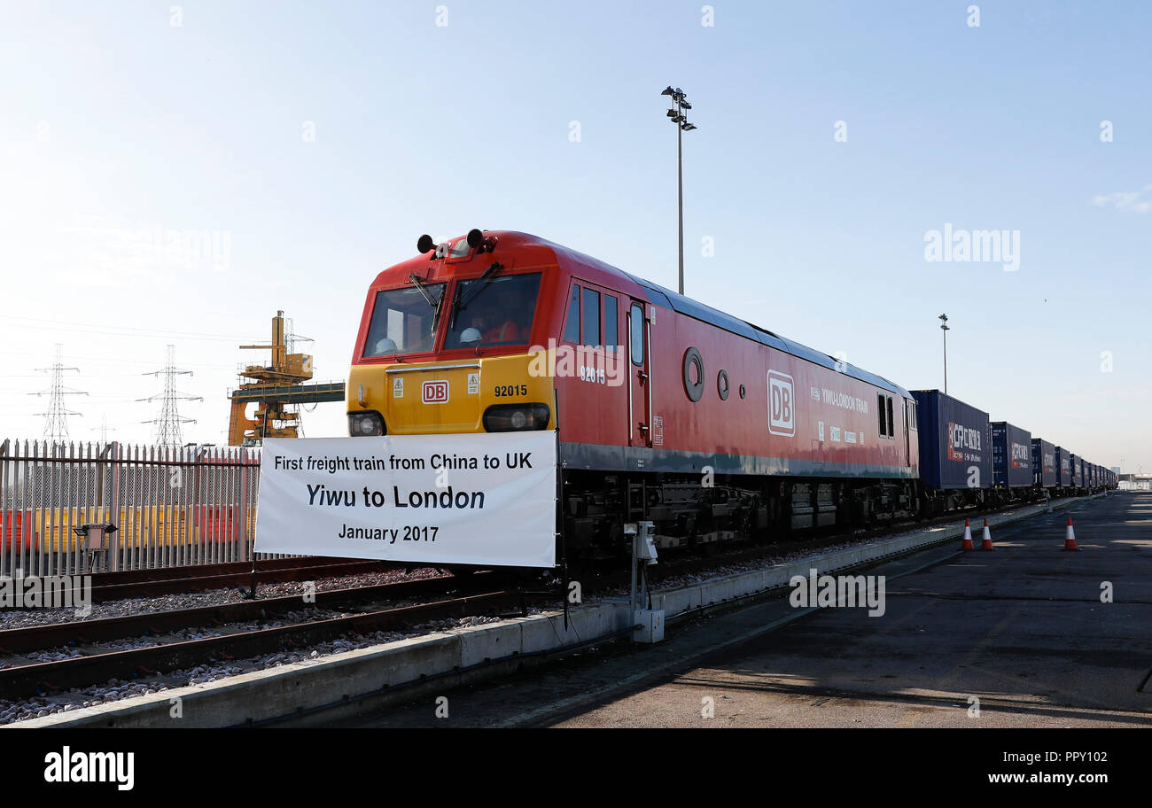 Goods train carrying freight containers hi-res stock photography and ...