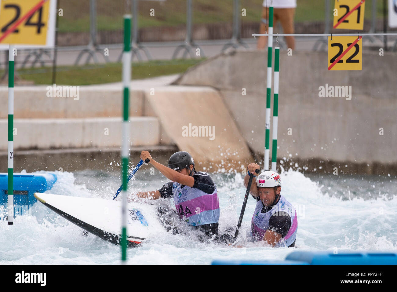 Rio De Janeiro, Brazil. 28th Sep, 2018. Marcin Pochwala (R) and ...