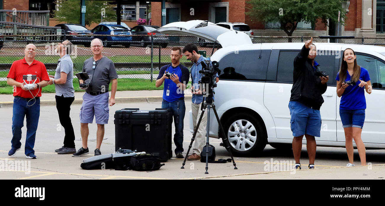 Iowa, USA. 31st Aug, 2018. WQAD Channel 8 Drone operators from Left ...