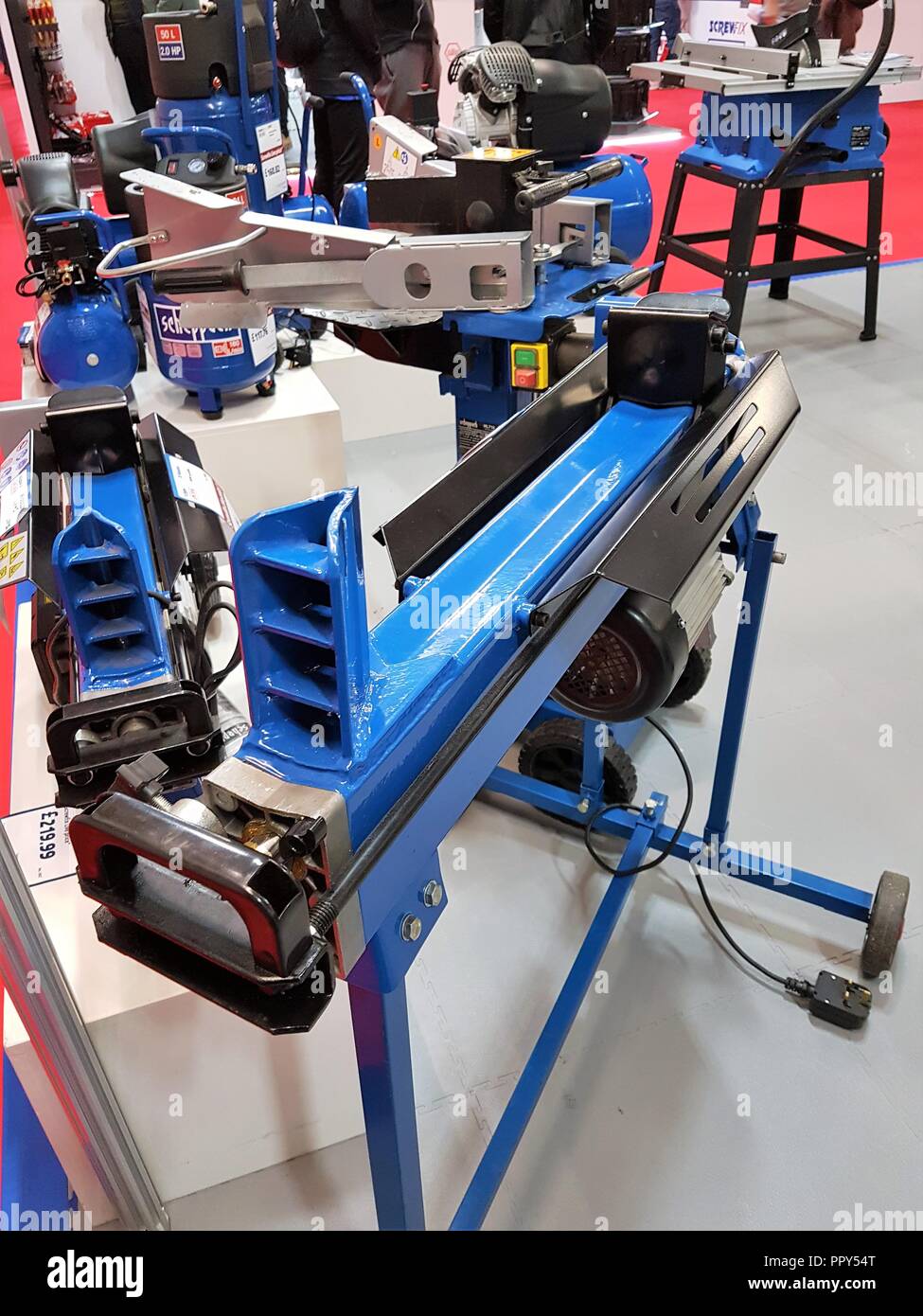 Diyers hi-res stock photography and images - Alamy