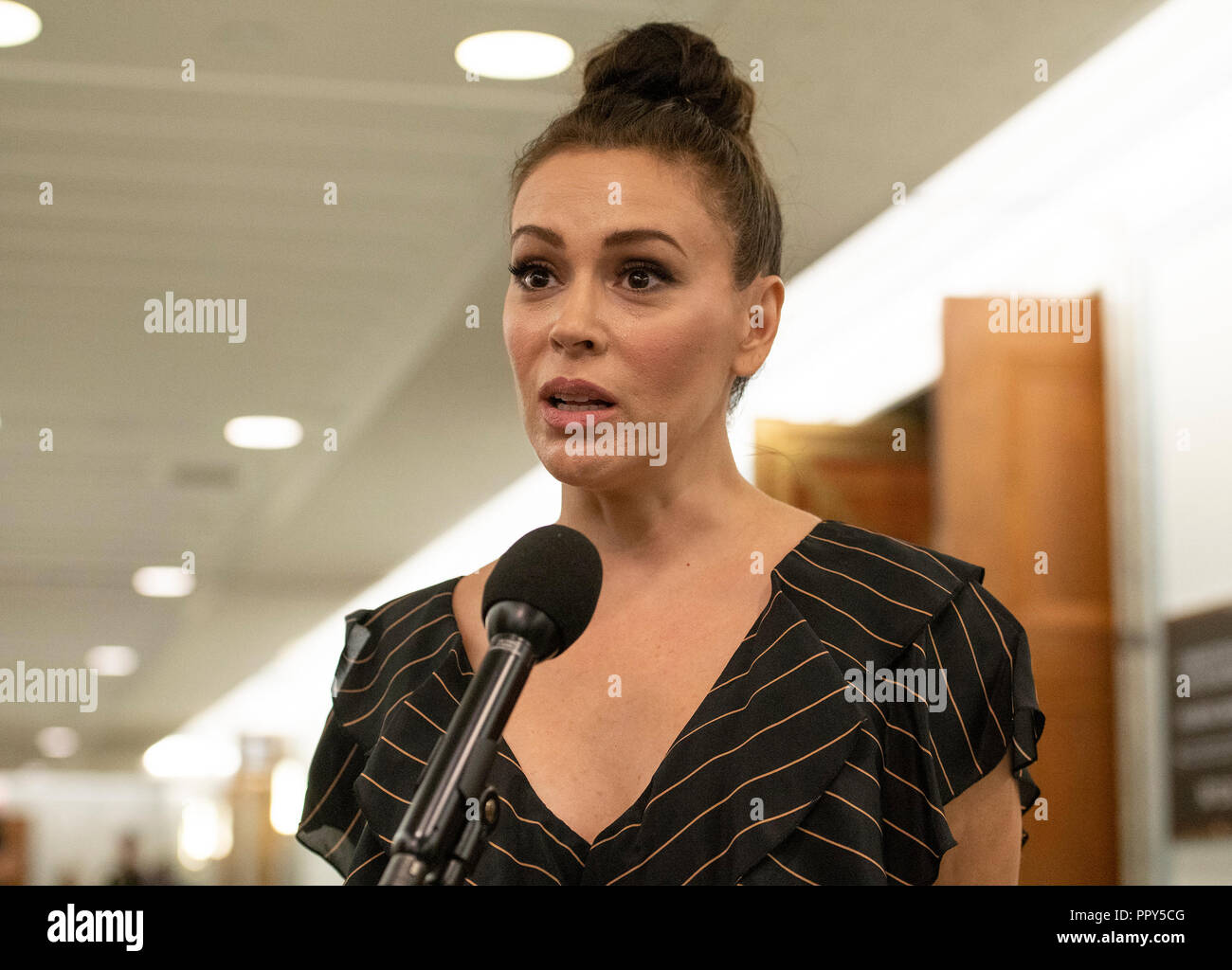 Alyssa milano hi-res stock photography and images - Alamy