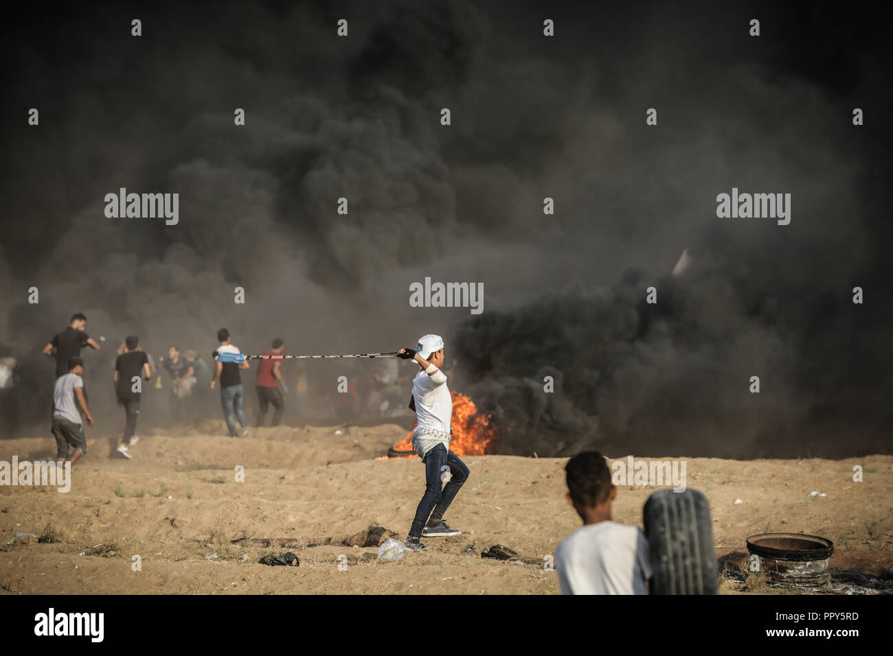 Hamas gaza burning hi-res stock photography and images - Alamy