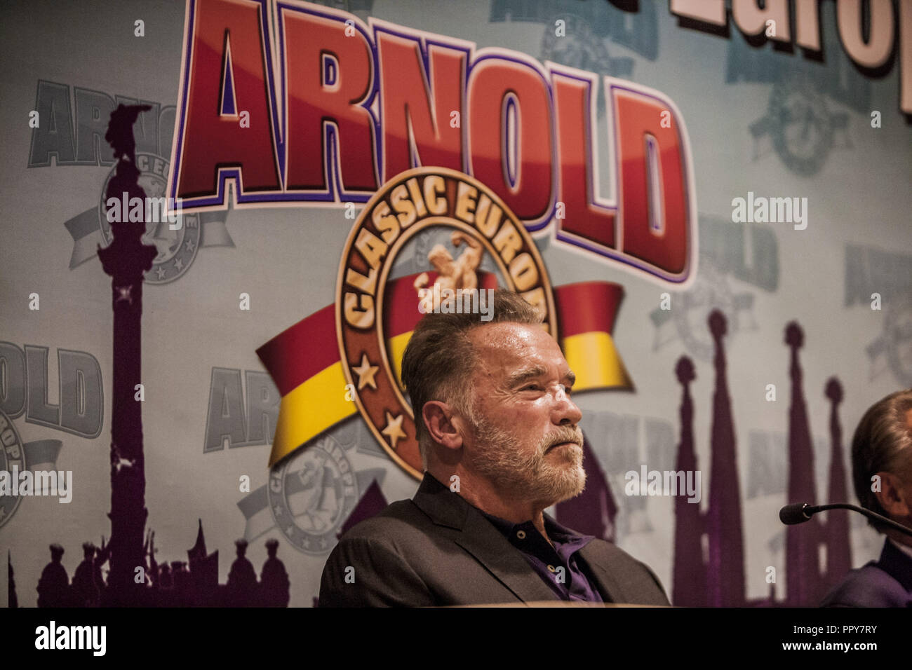 Arnold schwarzenegger bodybuilding hi-res stock photography and images ...