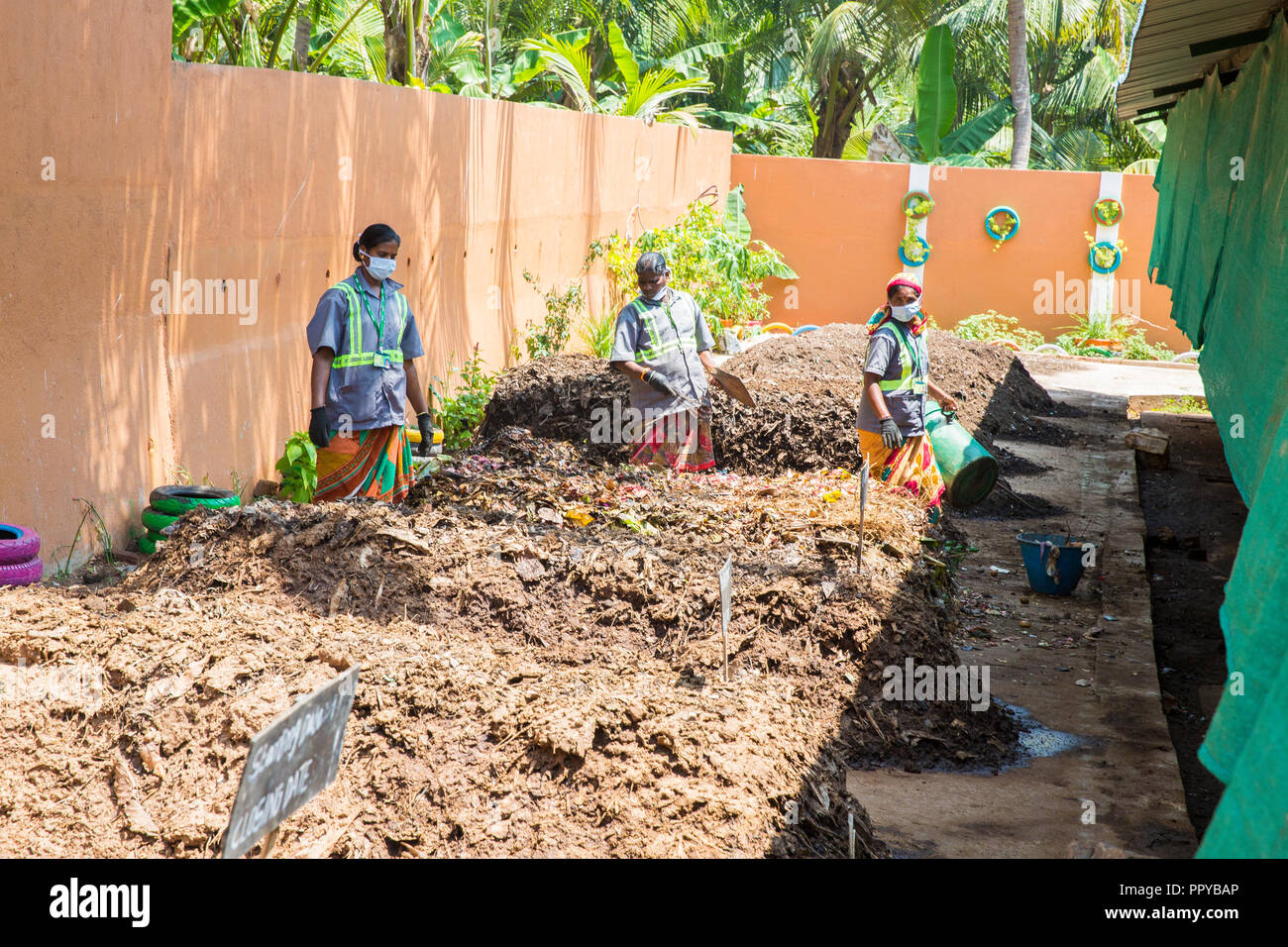 Biodegradable waste india hi-res stock photography and images - Alamy