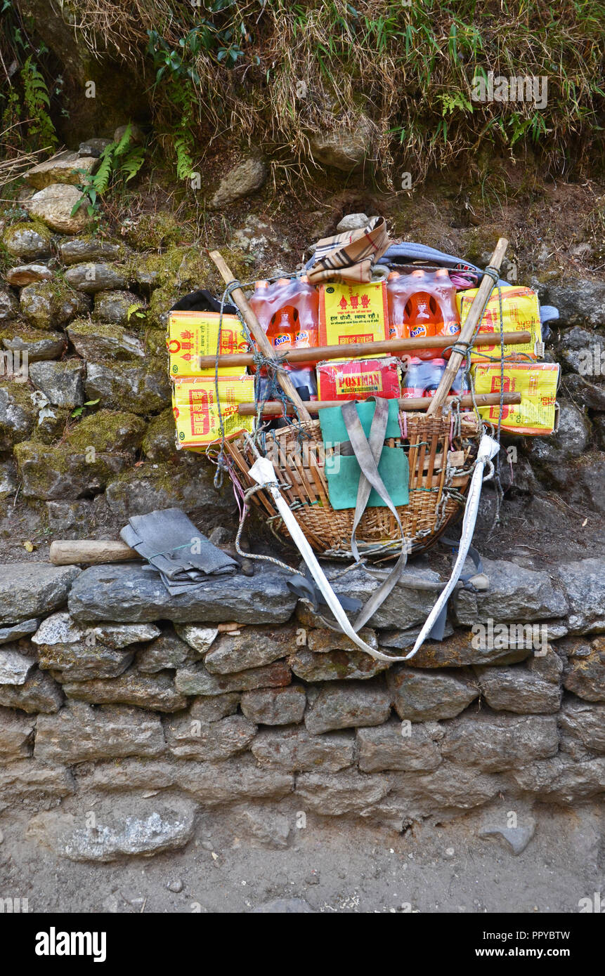 Porters Load High Resolution Stock Photography and Images - Alamy