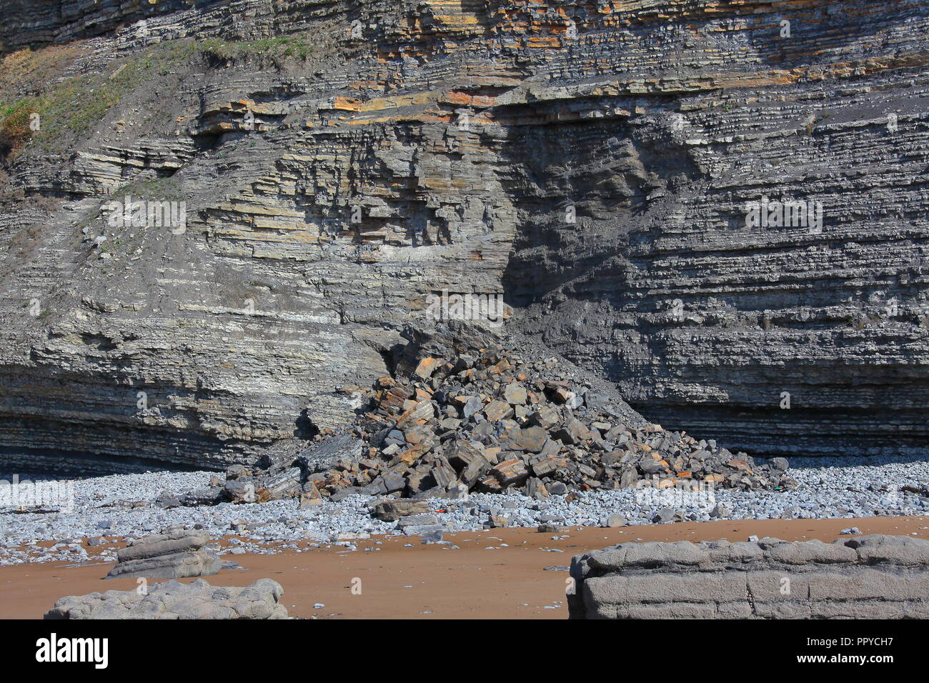 Fractured Rocks High Resolution Stock Photography and Images - Alamy