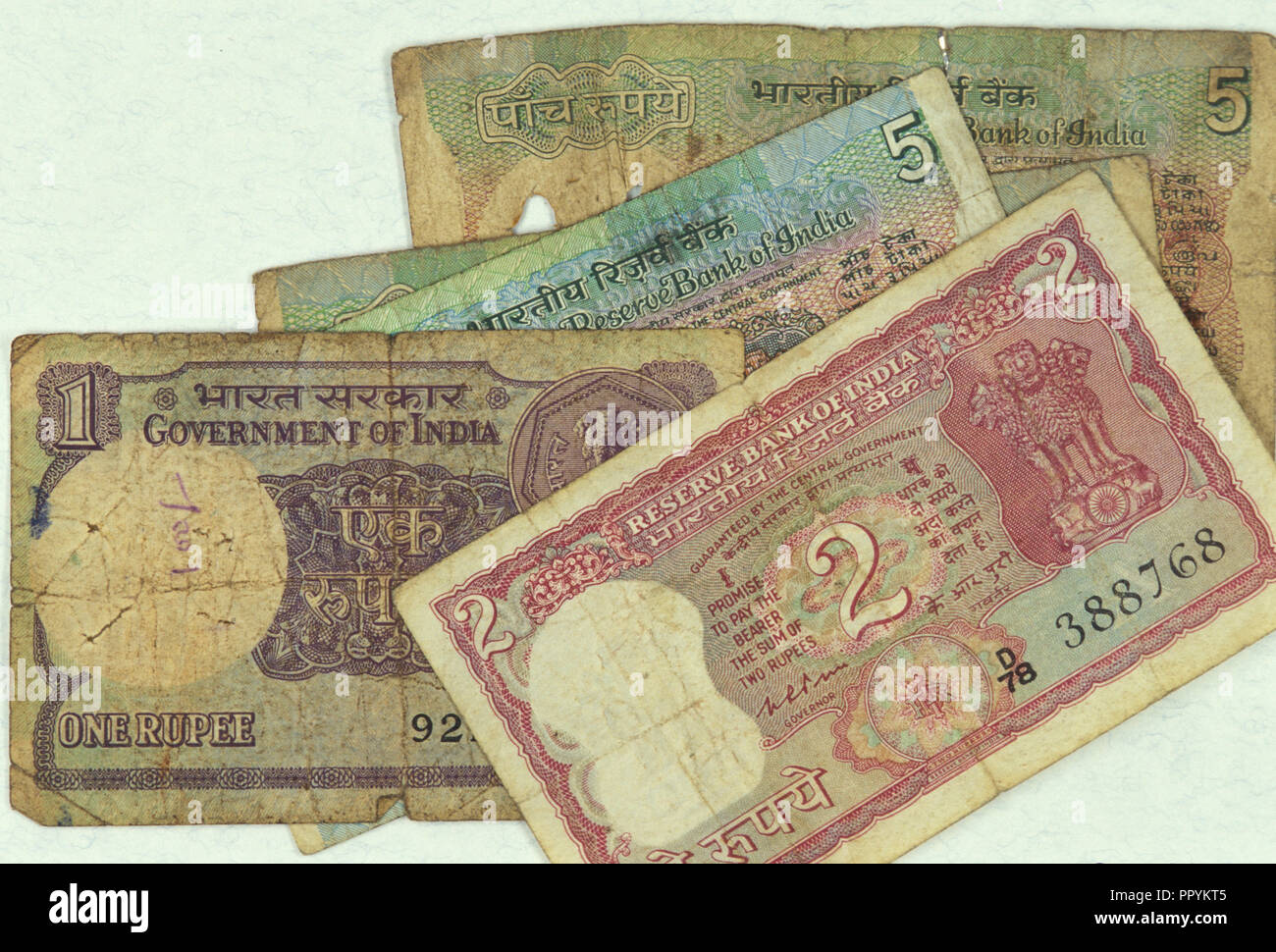 5 rupee note hi-res stock photography and images - Alamy
