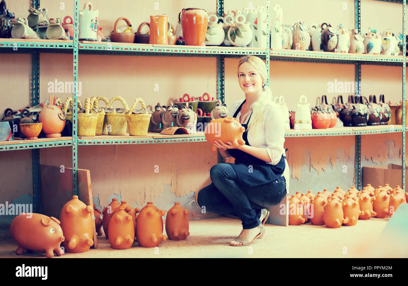 Potter making vessels hi-res stock photography and images - Alamy