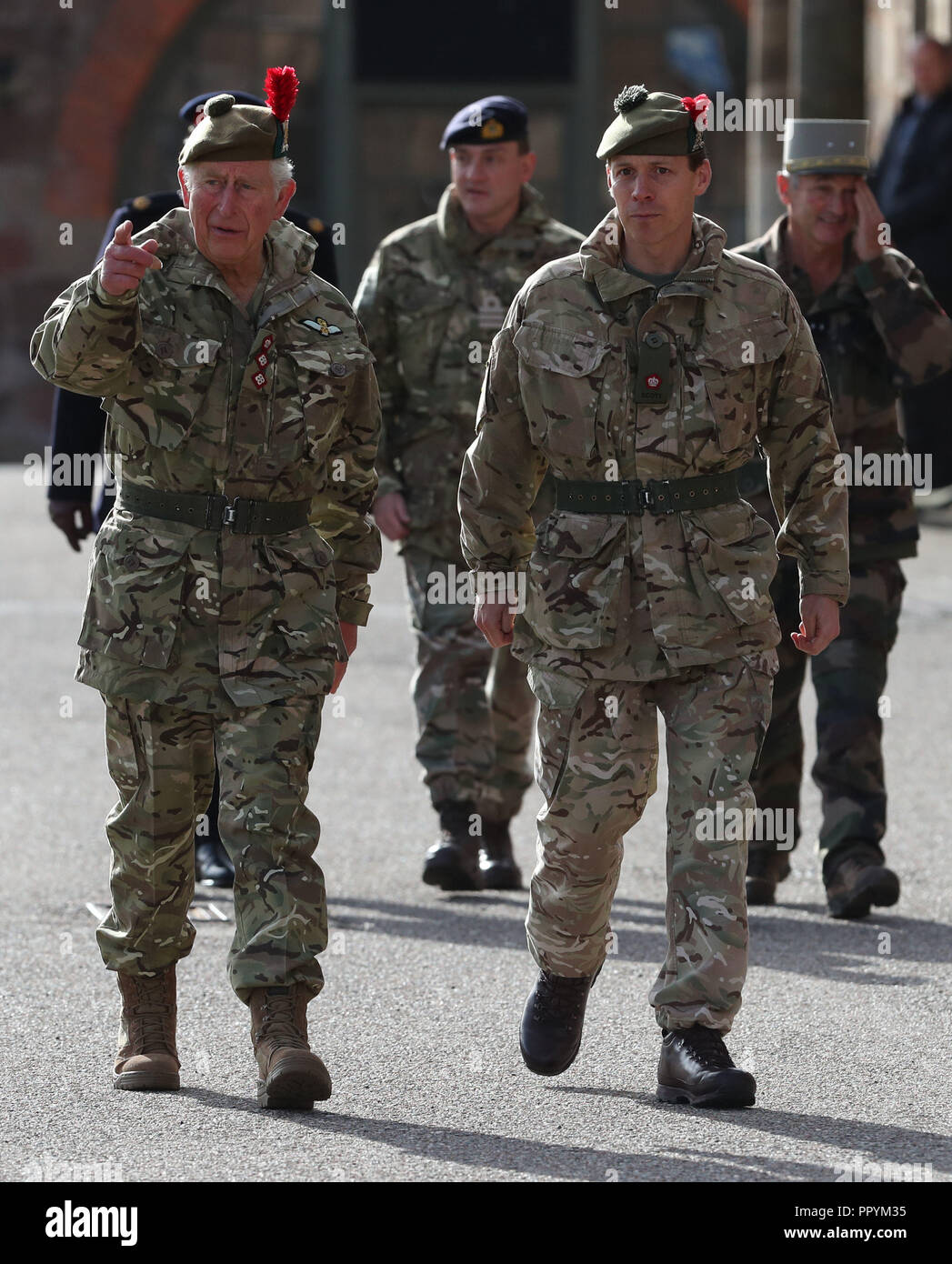 Soldiers from the royal regiment of scotland 3 scots hi-res stock ...