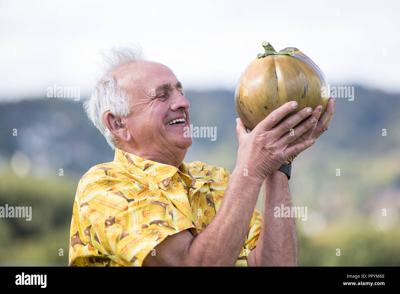 Ian Neale with his giant aubergine weighing in at 3.06kg at the CANNA ...