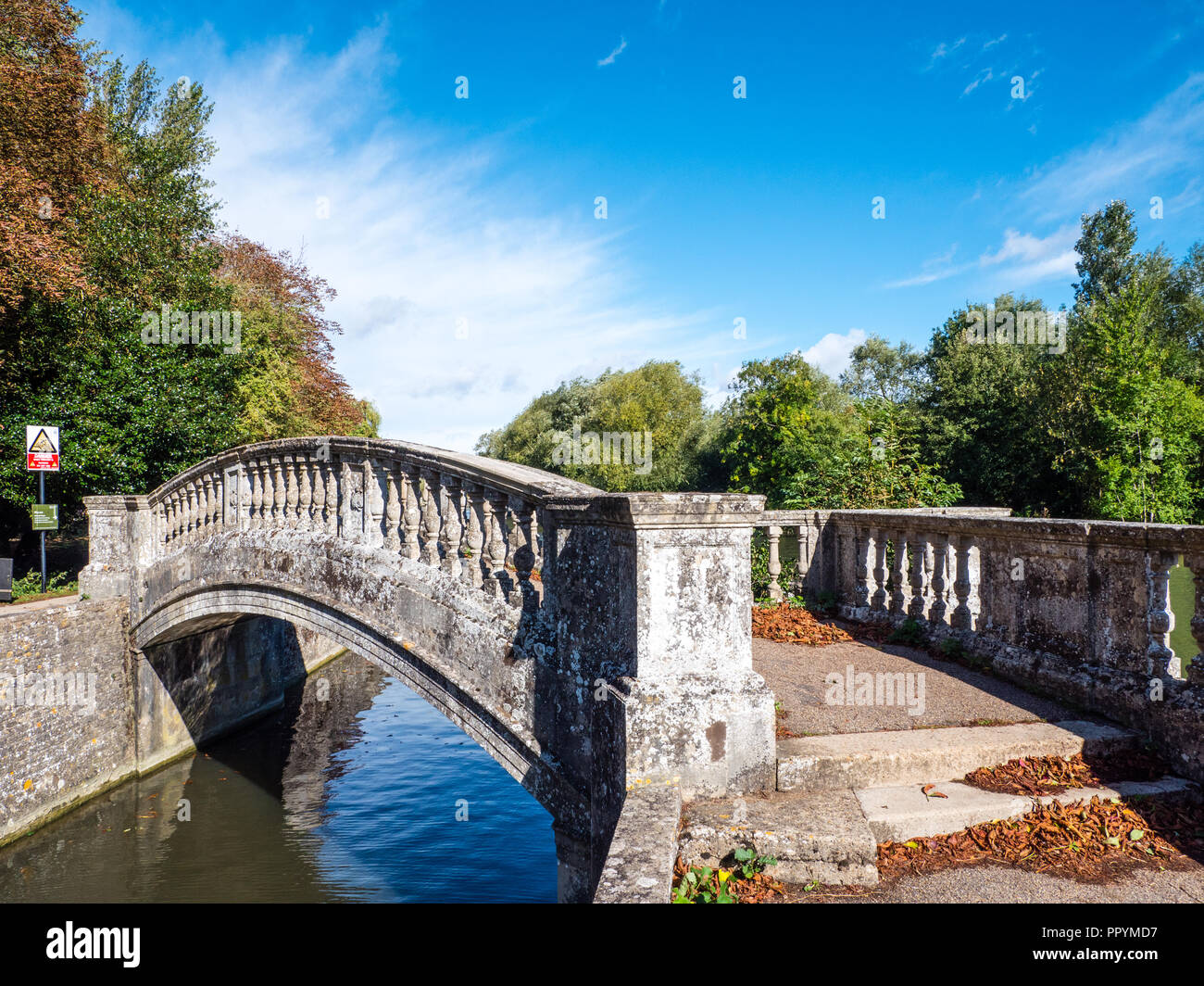 Old Historic Footbridge, Iffley Lock, River Thames, Oxford, Oxfordshire ...