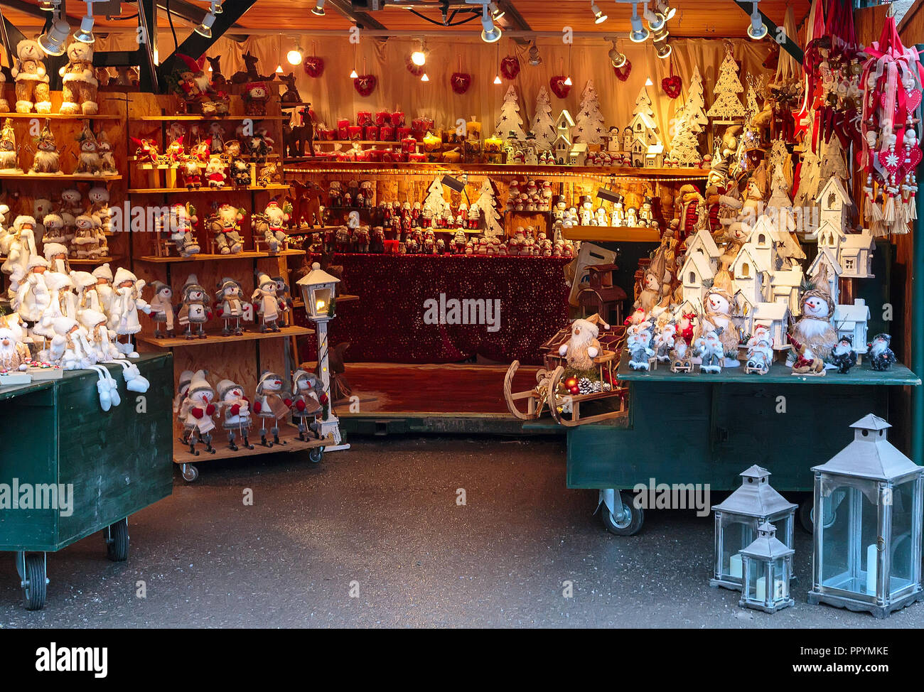 Christmas market stall with gifts and souvenirs for sale in Salzburg ...