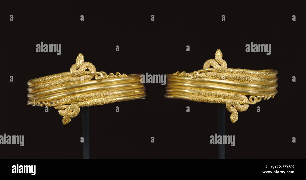 Gold snake bracelets egypt hi-res stock photography and images - Alamy