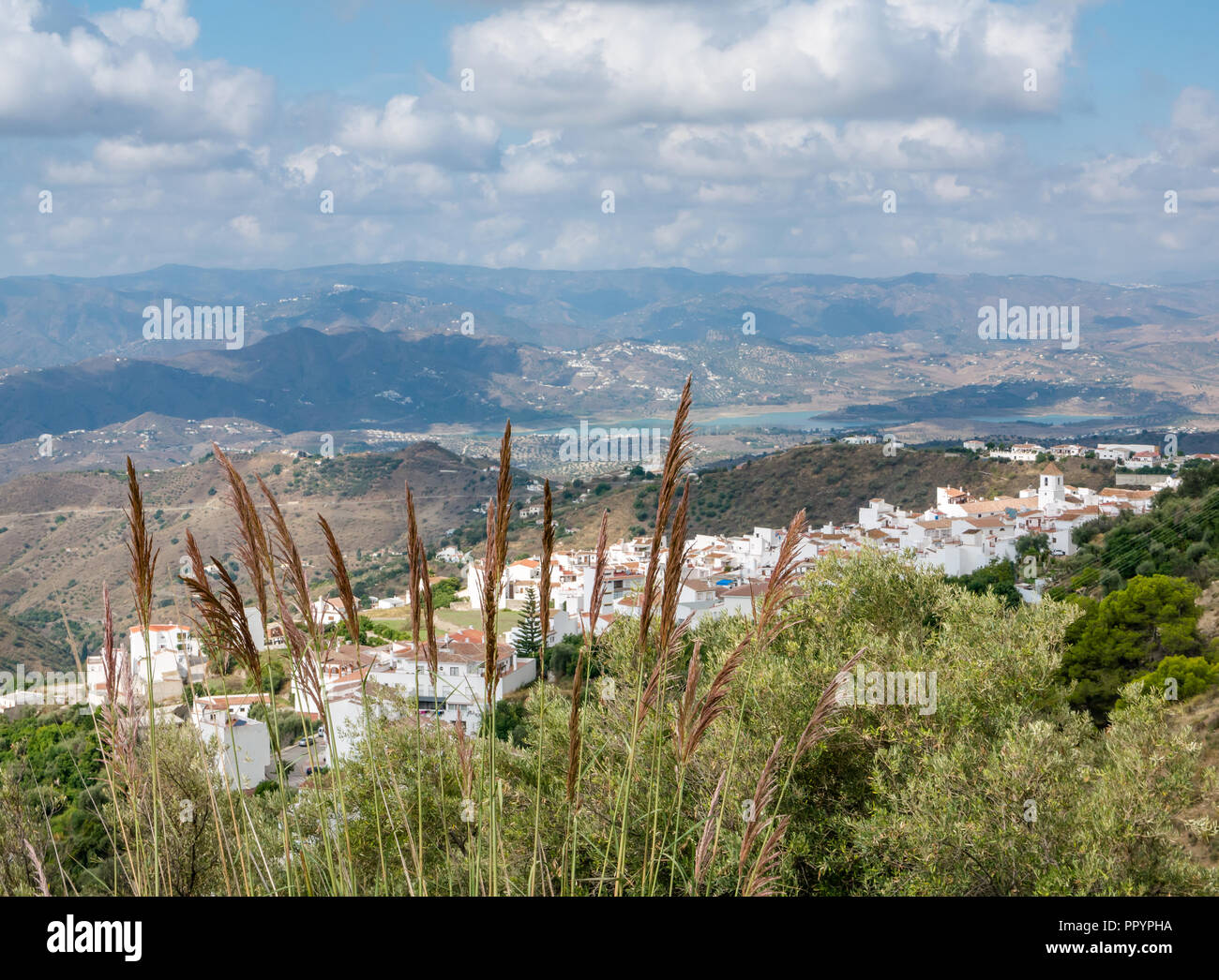 Valley view of white houses in Canillas de Acientuna from Sierras de ...