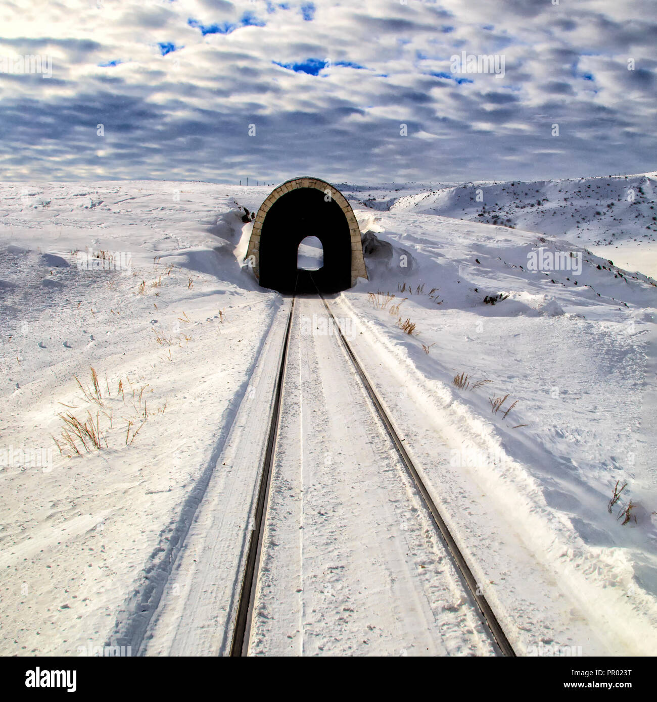 Snowy railway hi-res stock photography and images - Alamy