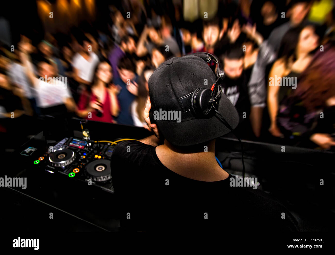 Night club party hi-res stock photography and images - Alamy