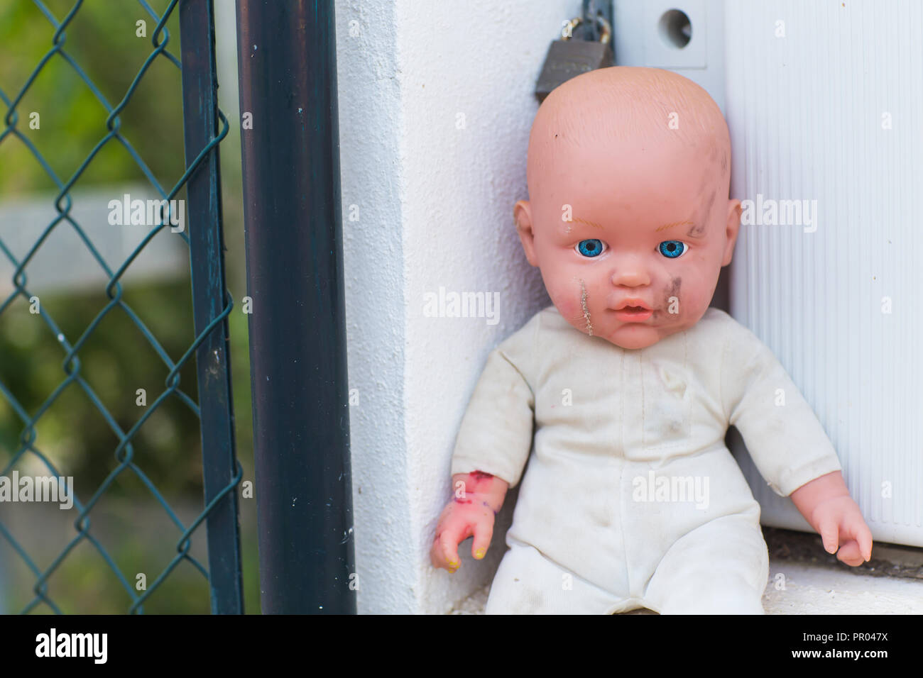 Old destroyed baby doll hi-res stock photography and images - Alamy