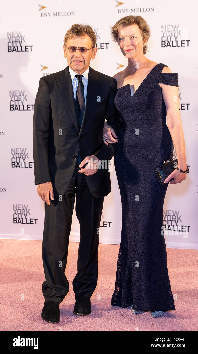 Mikhail baryshnikov lisa rinehart hi-res stock photography and images ...