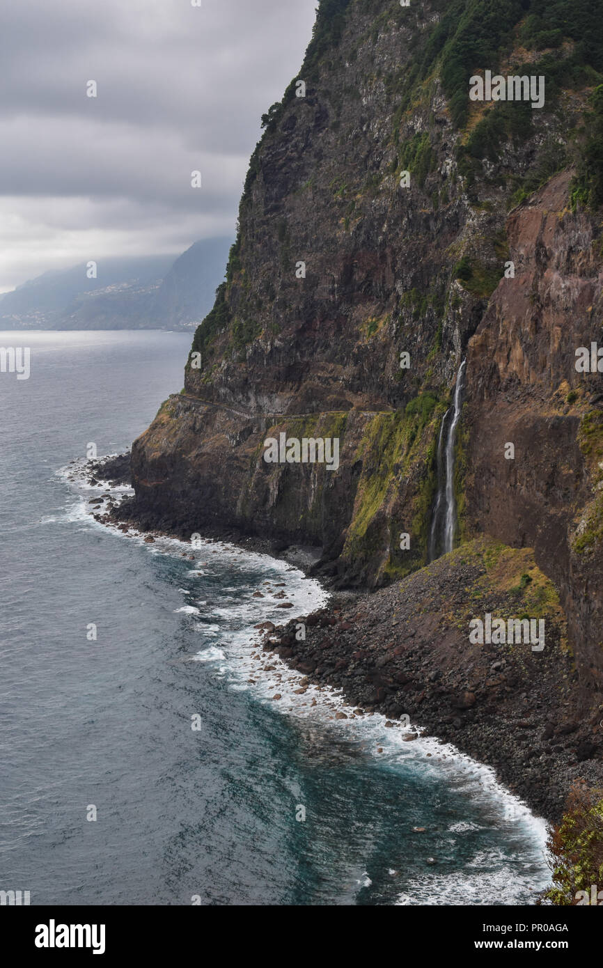Waterfall and ocean hi-res stock photography and images - Alamy