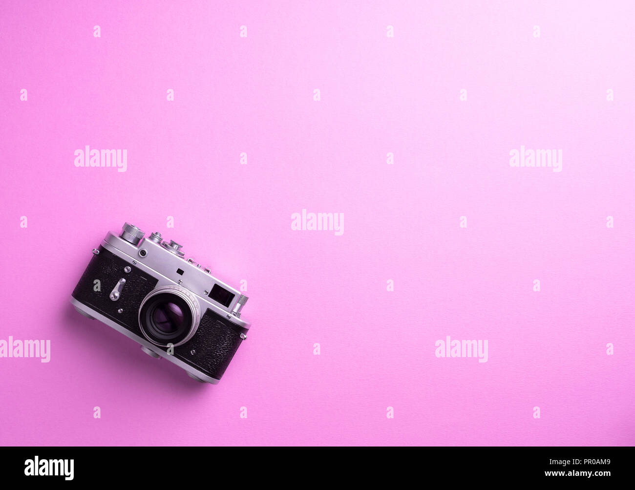 Vintage camera over pink background with negative space Stock Photo - Alamy