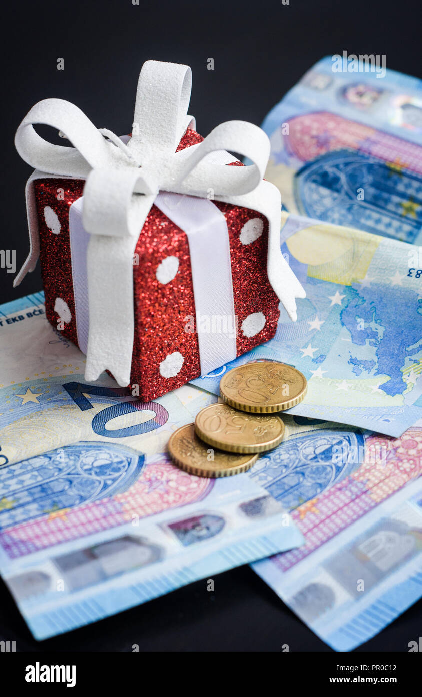 Budget gift hi-res stock photography and images - Alamy