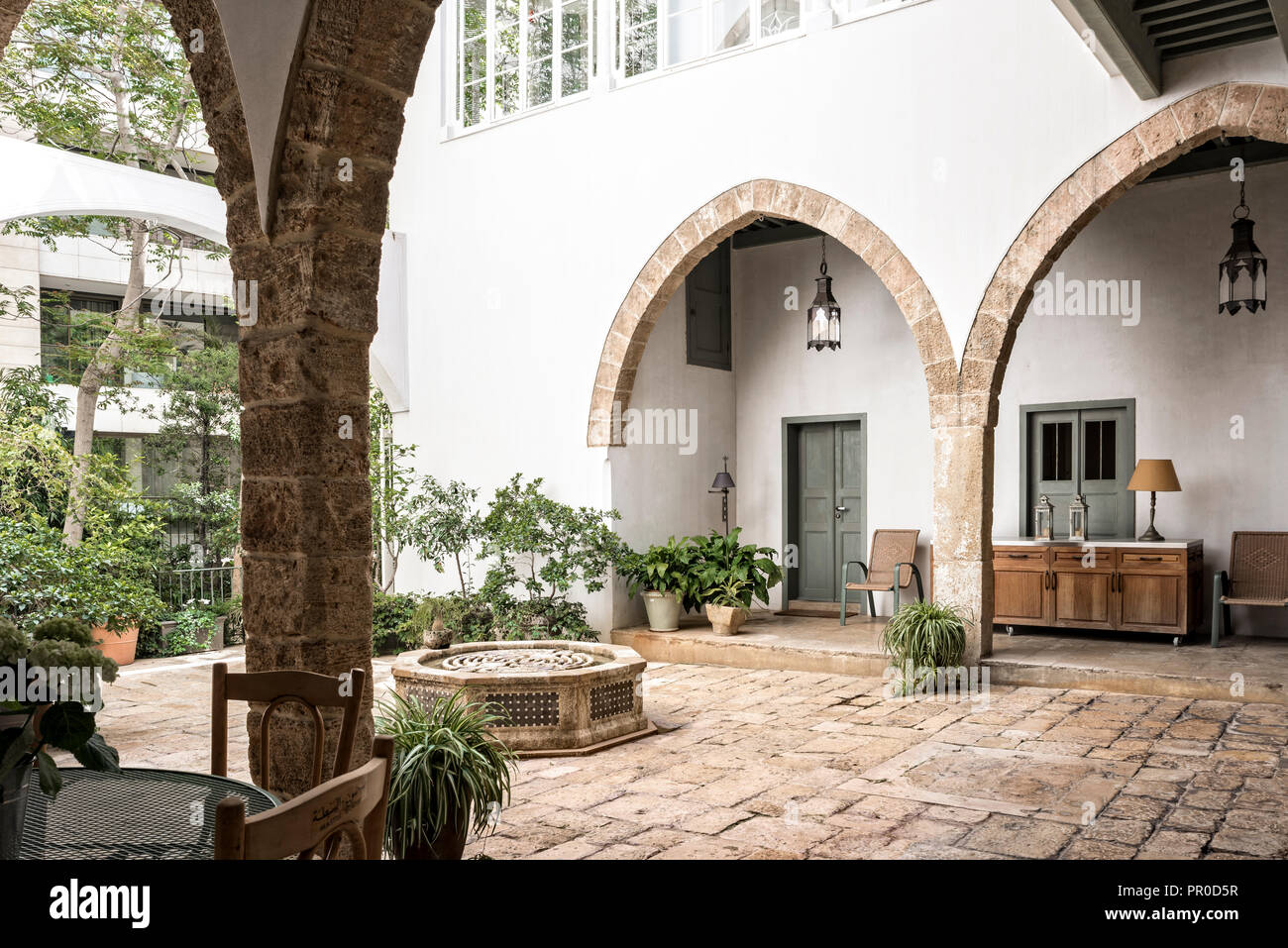 Aleppo octagonal, labyrinthe stone and marble fountain Stock Photo - Alamy