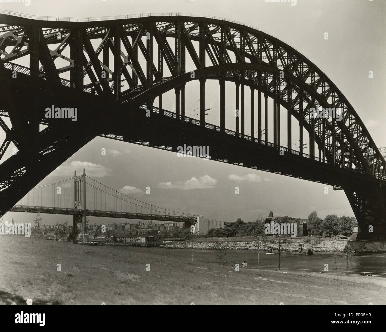 Hell gate bridge hi-res stock photography and images - Alamy