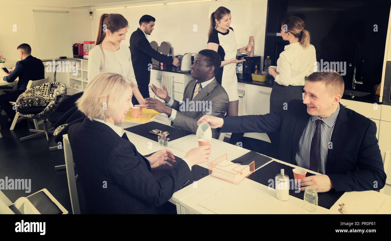 Brainstorming whiteboard drinks hi-res stock photography and images - Alamy