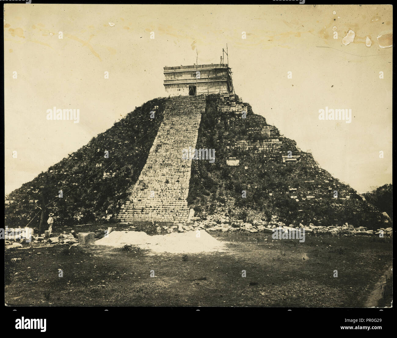 Aztec ruins chichen itza hi-res stock photography and images - Alamy