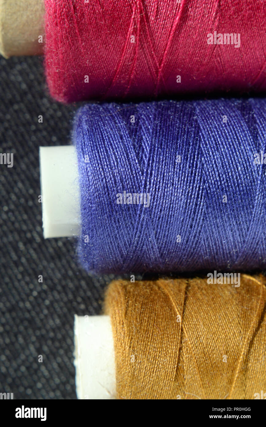 Thread in a row hi-res stock photography and images - Alamy