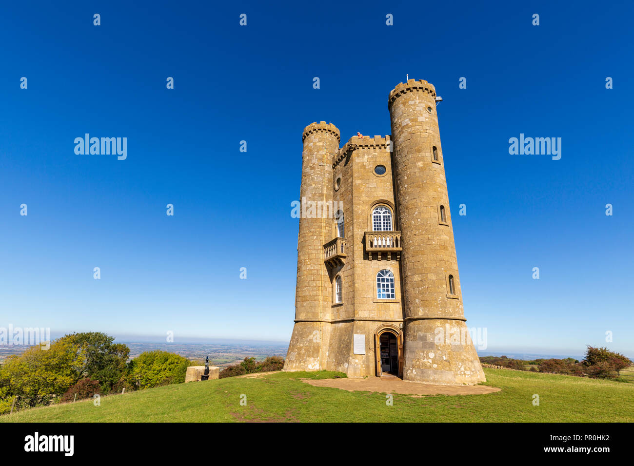 Broadway Tower on the summit of Broadway Hill, Cotswolds, England Stock ...