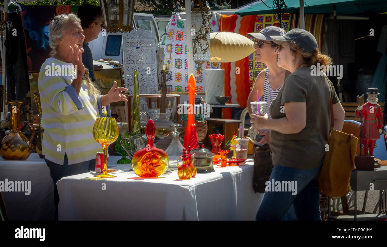 Outdoor flea market us hi-res stock photography and images - Alamy