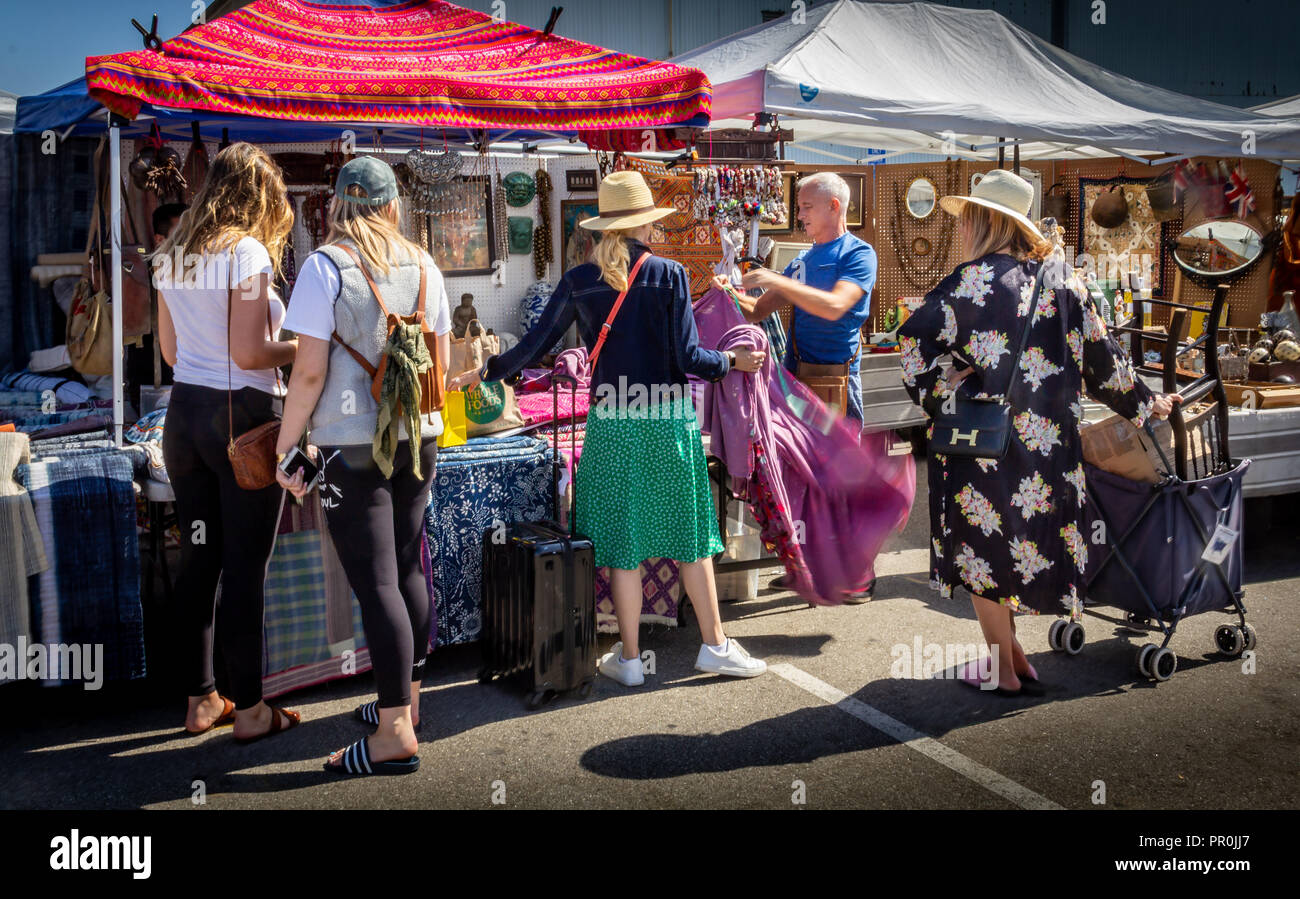 The african flea market hi-res stock photography and images - Alamy