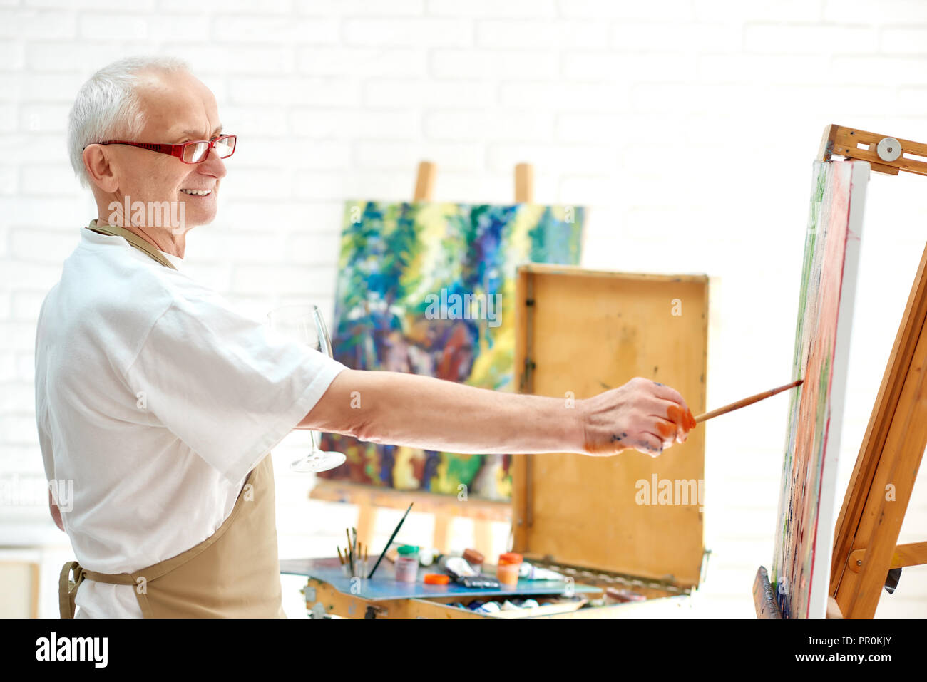 Drawing easel art hi-res stock photography and images - Alamy
