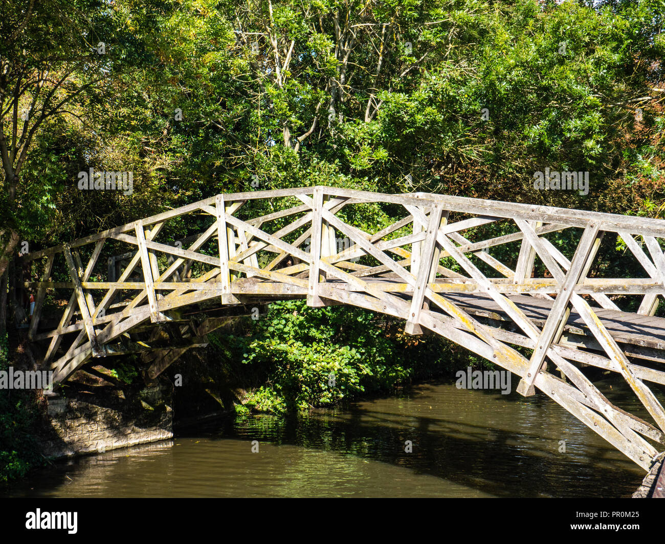Stylish Wooden Footbridge, Iffley Lock, River Thames, Oxford ...