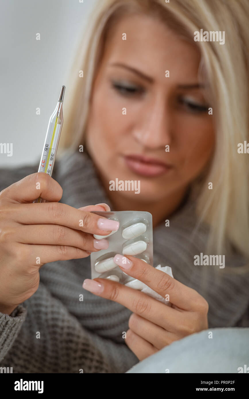 Very long nails hi-res stock photography and images - Alamy